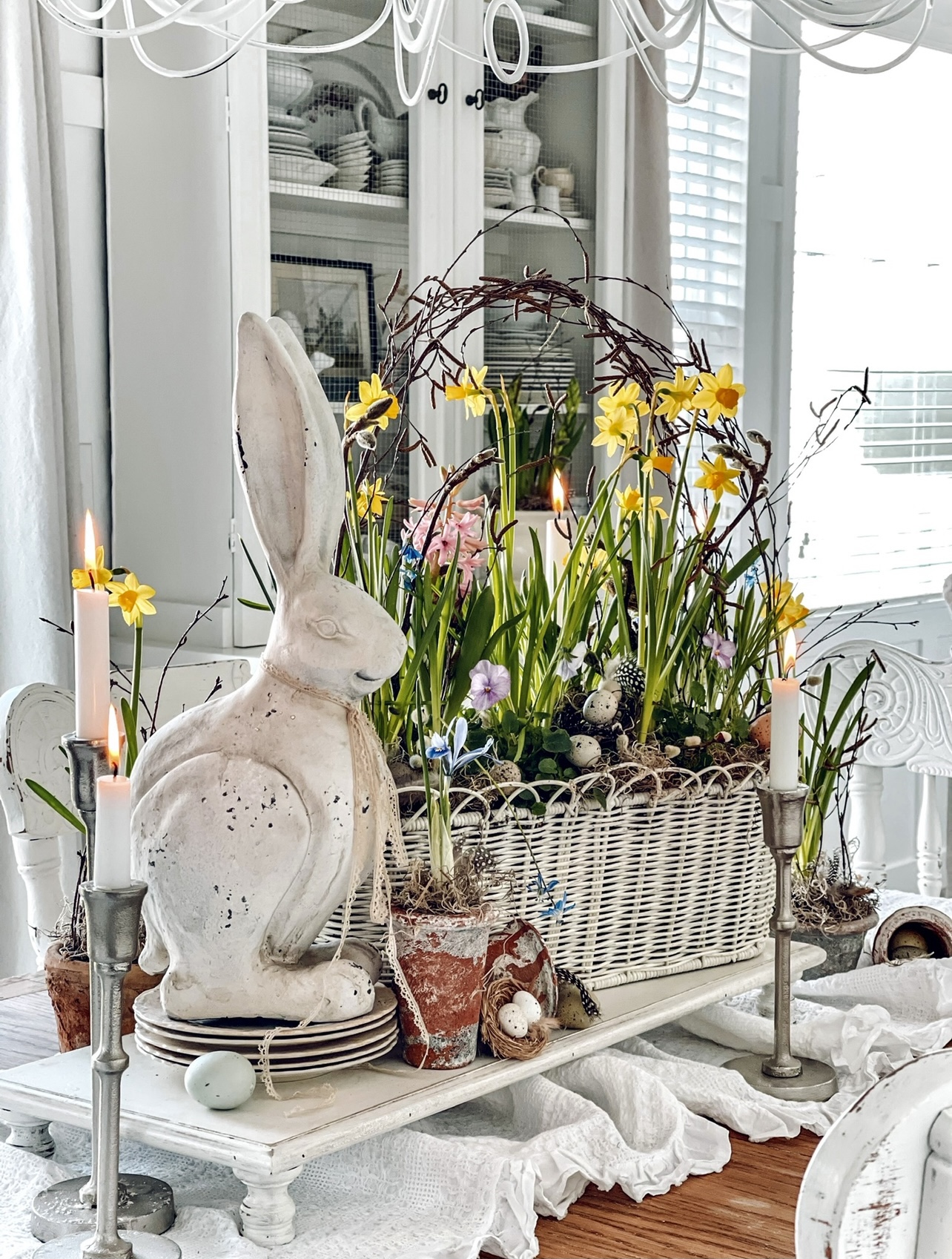 Simple Spring Table Centerpiece | LeCultivateur