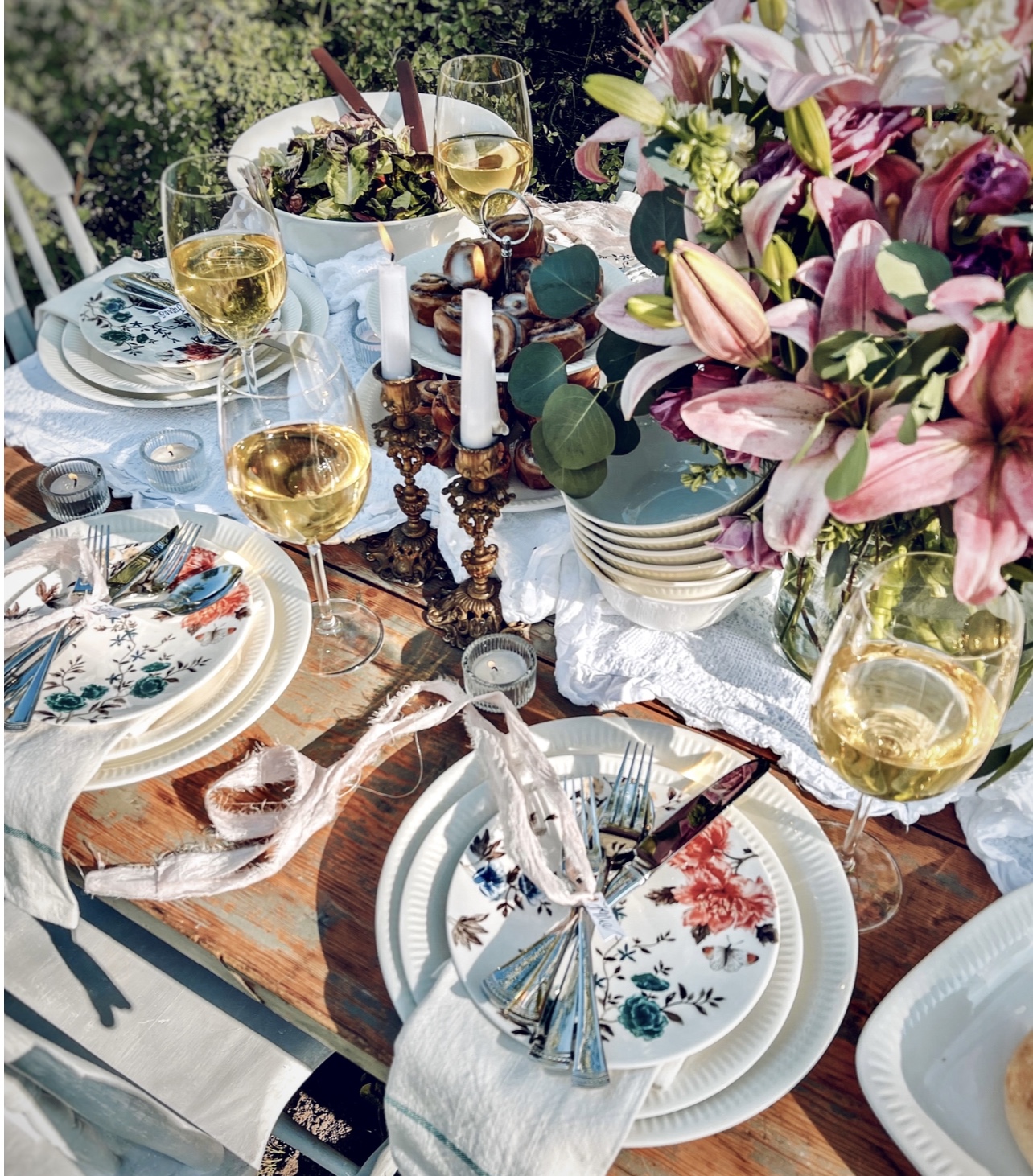 Outdoor summer tablescape - LeCultivateur