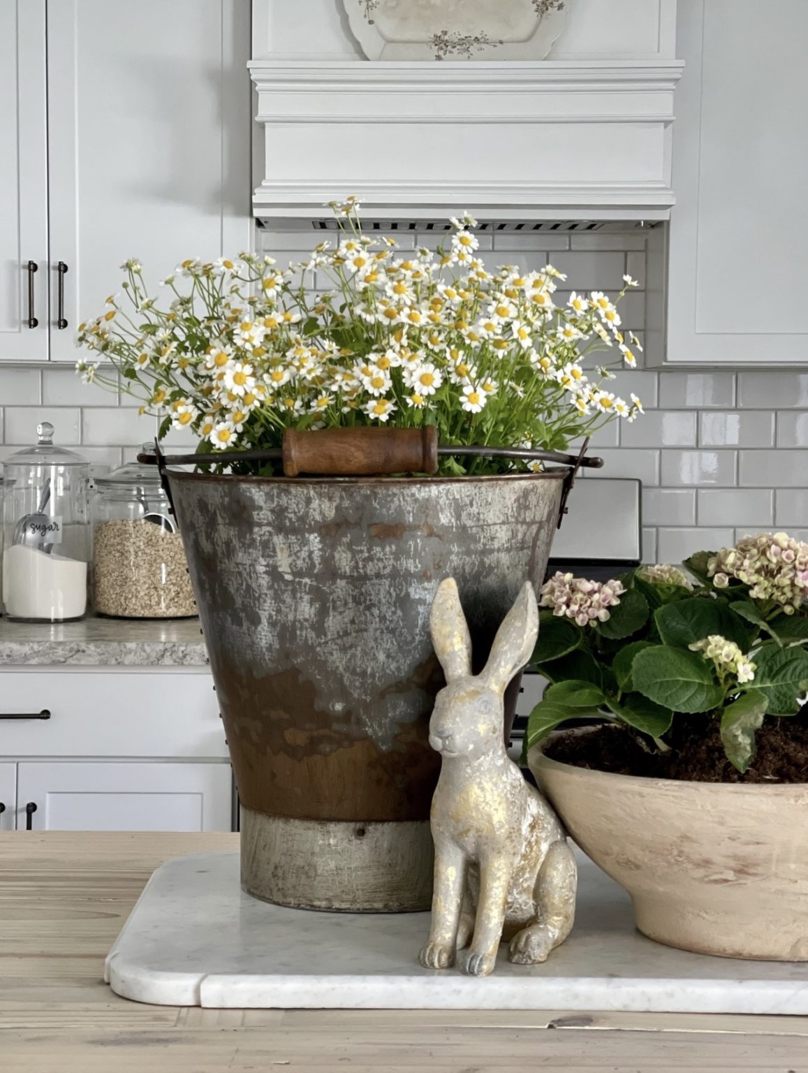 French vintage Friday - Old metal pail - LeCultivateur